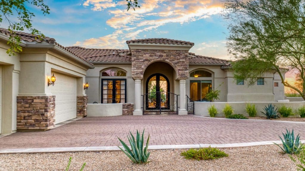 25 Suburban Houses of Various Styles and Sizes - Le Meridien Chambers